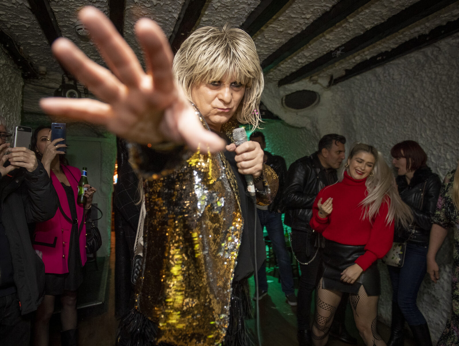 Edweena Banger Continues Solo Endeavor with 'Diamond Rocks'