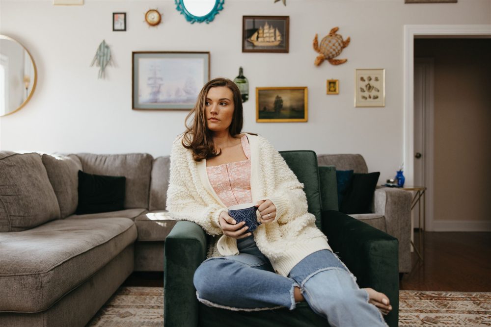 Interview with ‘American Siege’ Star Anna Hindman - OUT FRONT