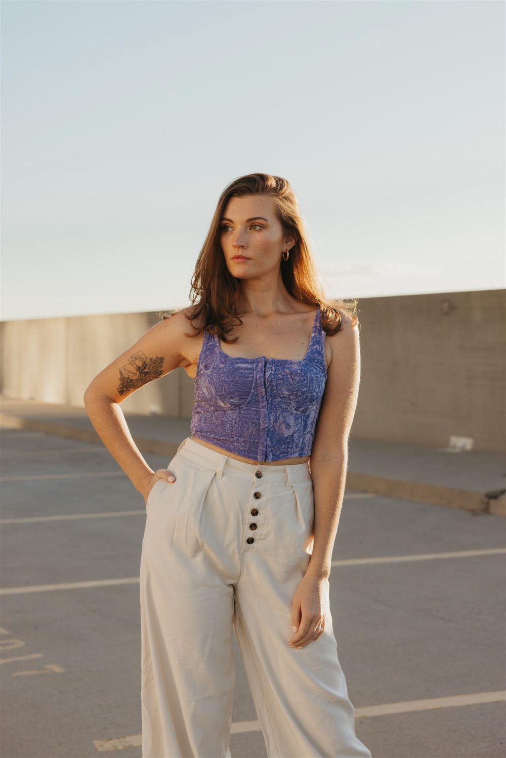 Interview with ‘American Siege’ Star Anna Hindman - OUT FRONT