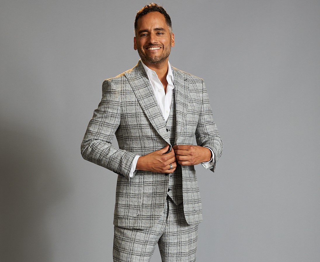 TikTok Dad and Wedding Planner José Rolón - OUT FRONT