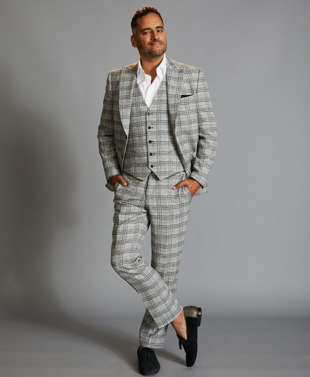 TikTok Dad and Wedding Planner José Rolón - OUT FRONT