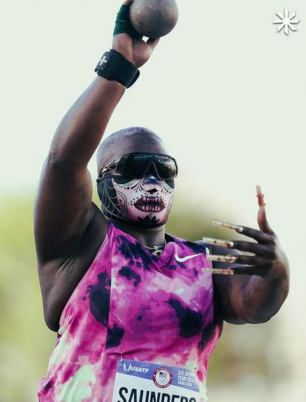 raven hulk saunders - OUT FRONT