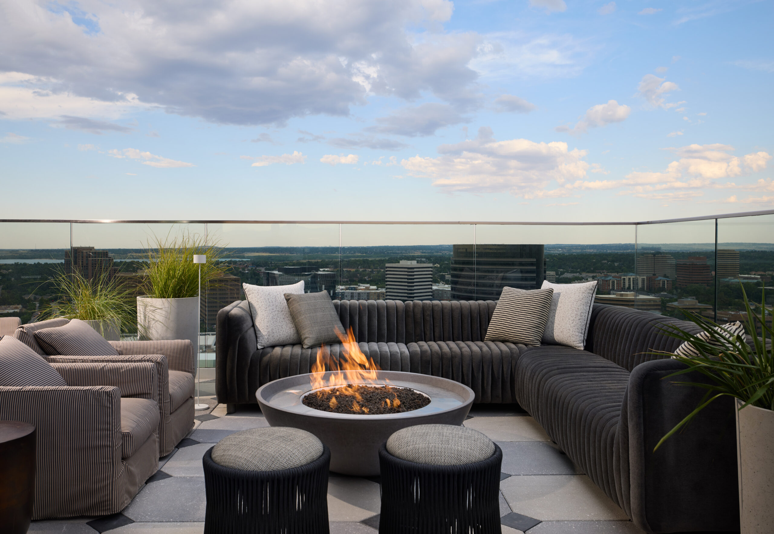 Halo Bar-3680 - OUT FRONT